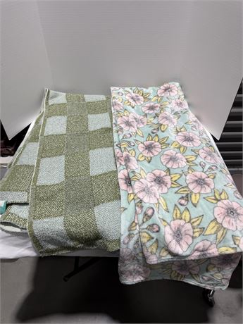 BuyOrBidOnIt - Set of 2 throw blankets